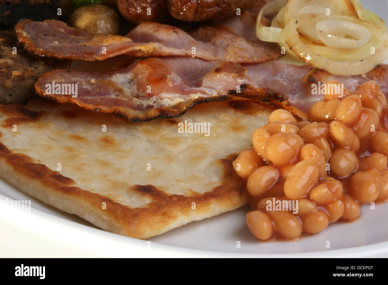traditional irish breakfast on a large plate Stock Photo - Alamy