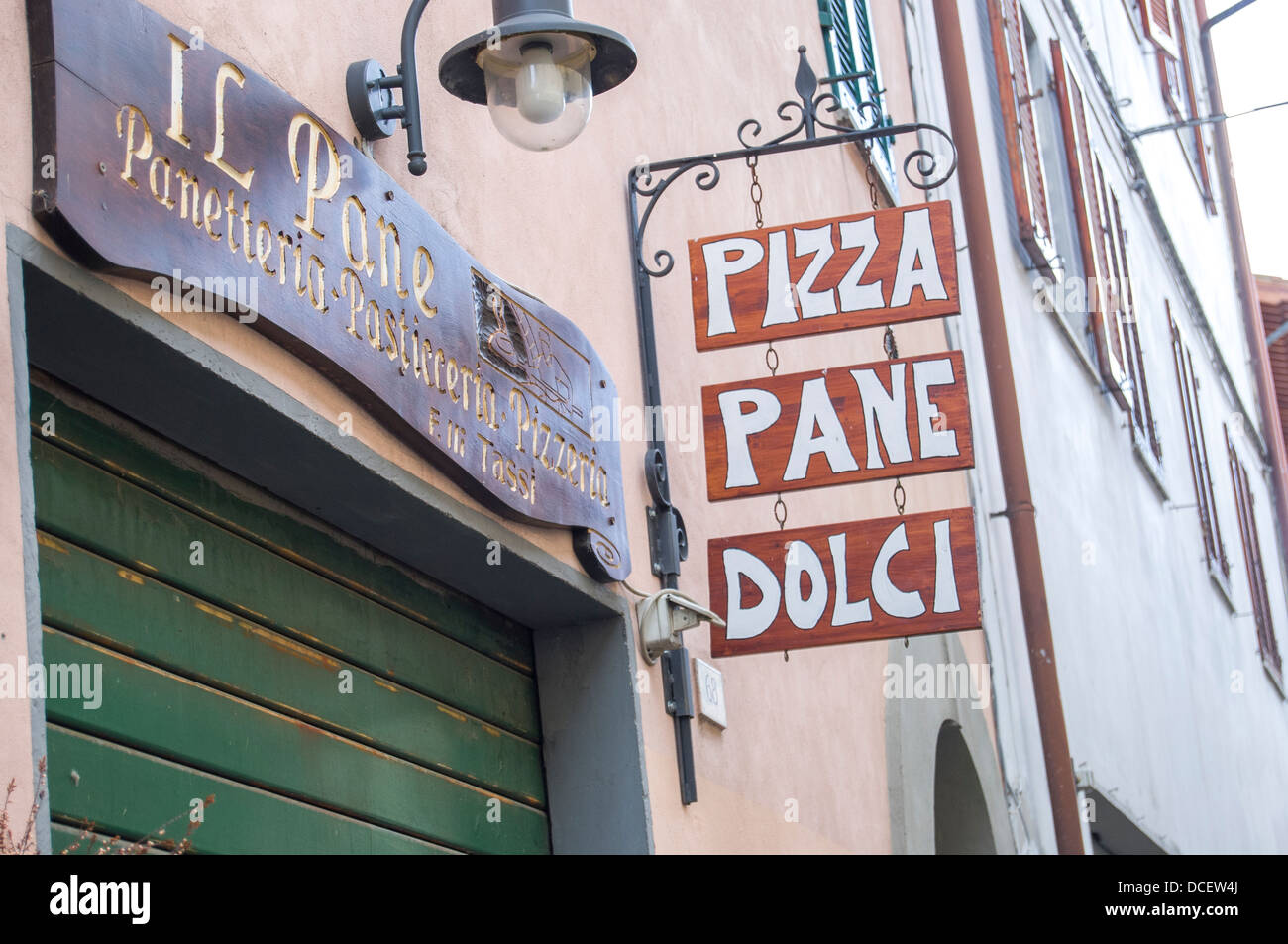 Pizzeria signs hi-res stock photography and images - Alamy