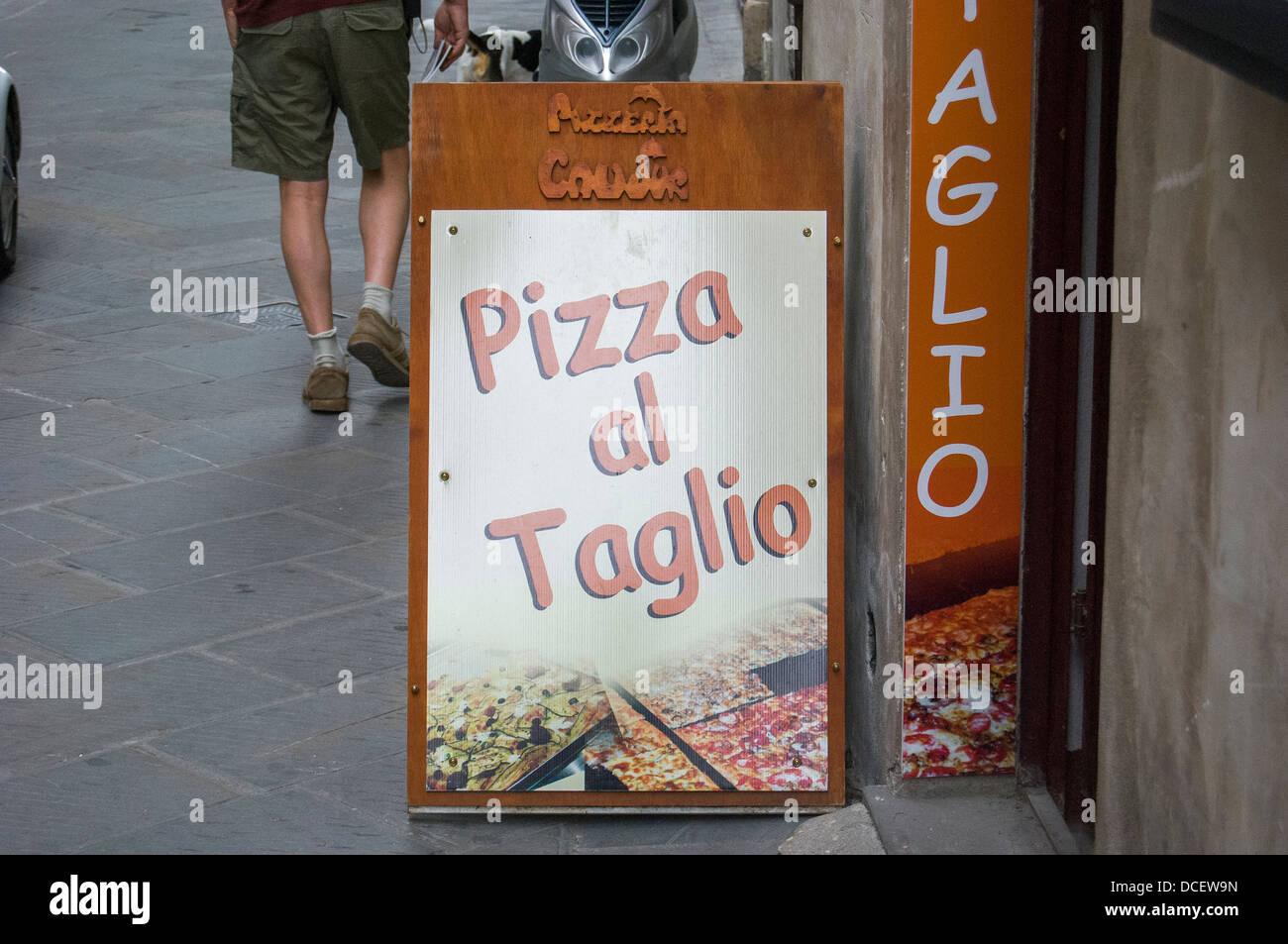 Pizzeria signs hi-res stock photography and images - Alamy