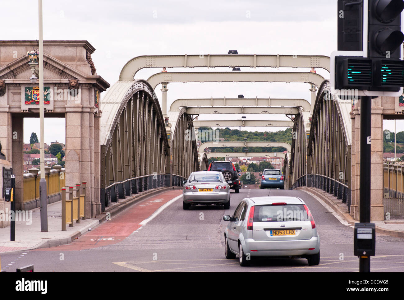 Rochester bridge hi-res stock photography and images - Alamy