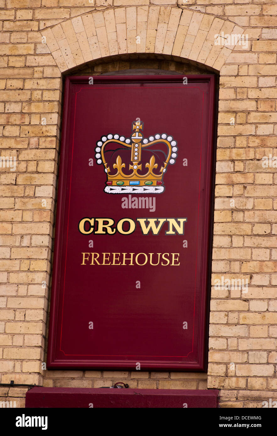 Crown pub hi-res stock photography and images - Alamy