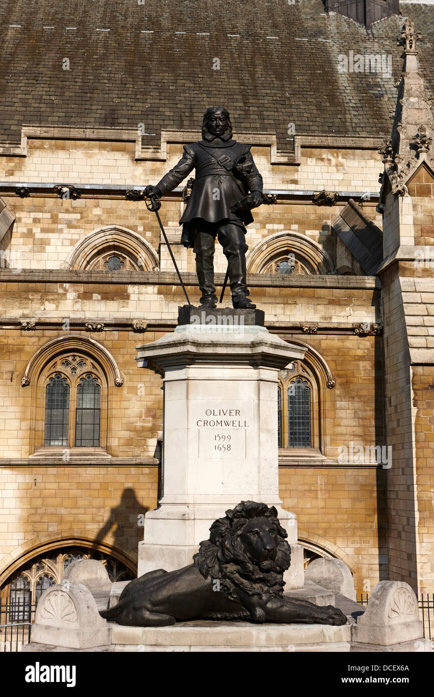 Oliver cromwell statue hi-res stock photography and images - Alamy