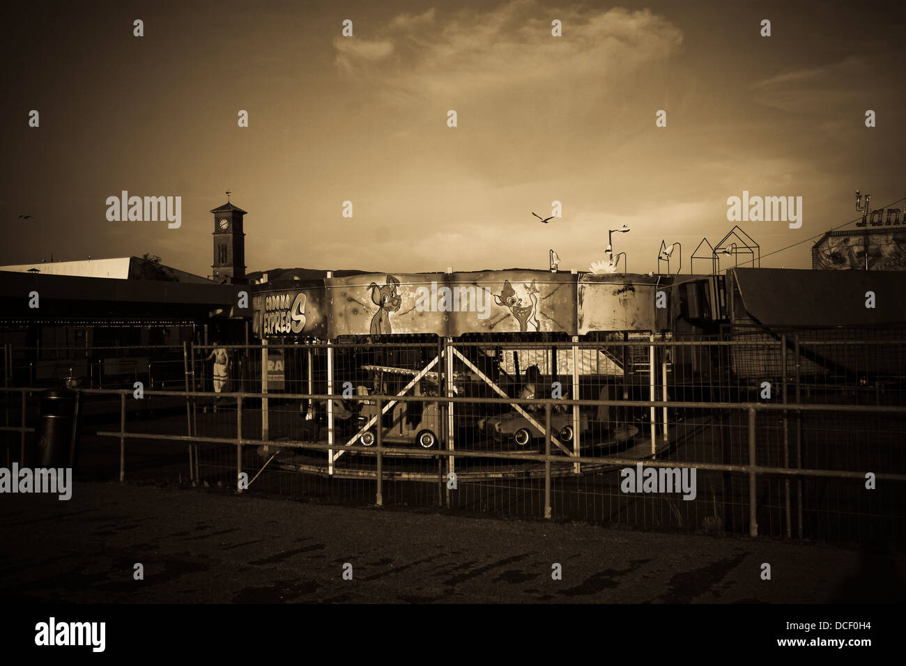 Empty rides fairground hi-res stock photography and images - Alamy