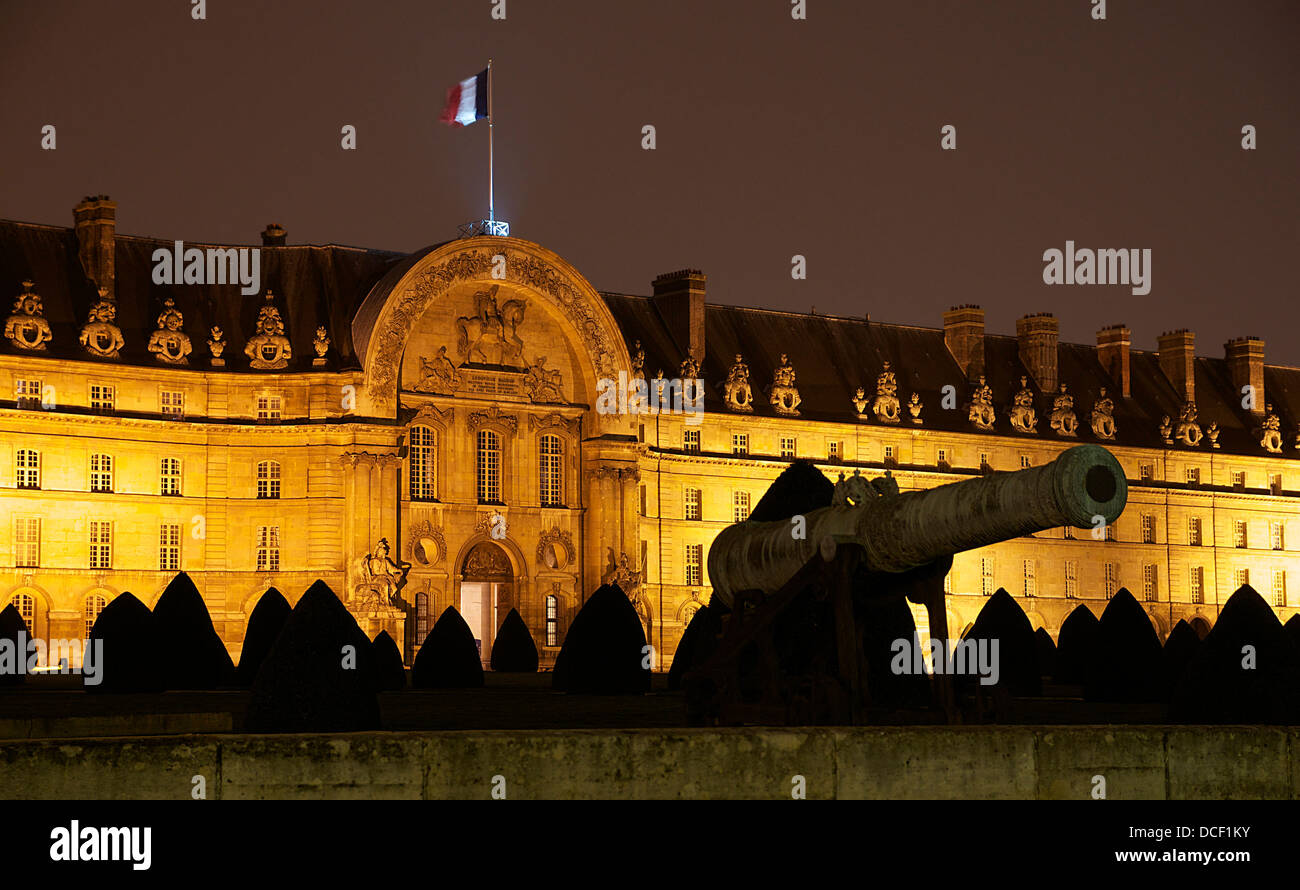 Les Invalides in Paris, by night Stock Photo - Alamy
