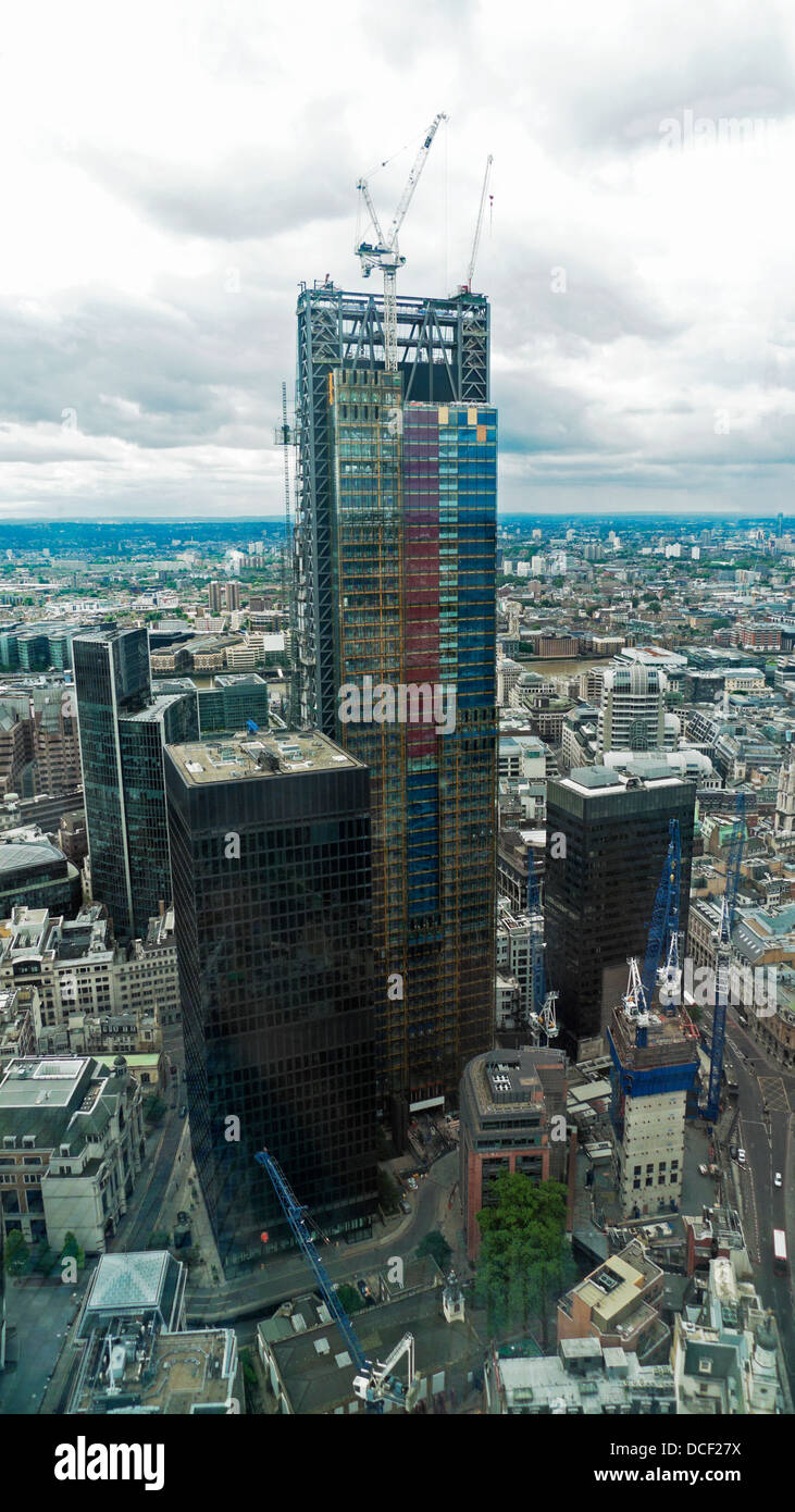 A high view of Leadenhall Building or cheesegrater skyscraper under ...
