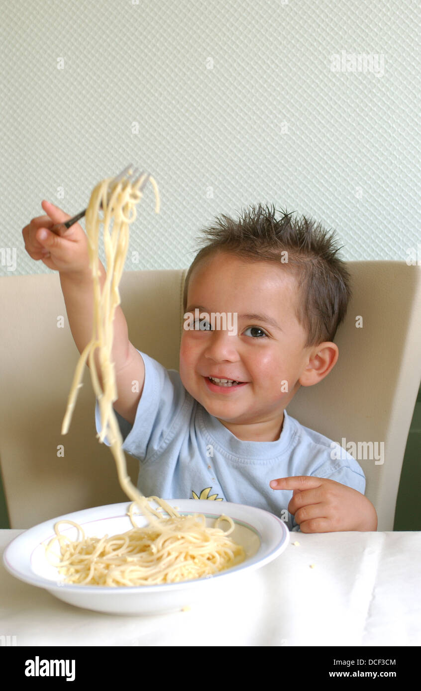 Boy eating spaghetti at home hi-res stock photography and images - Alamy