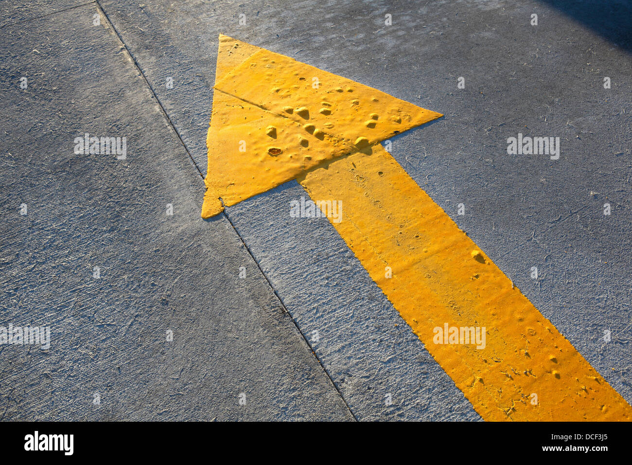 Yellow arrow traffic sign Stock Photo - Alamy