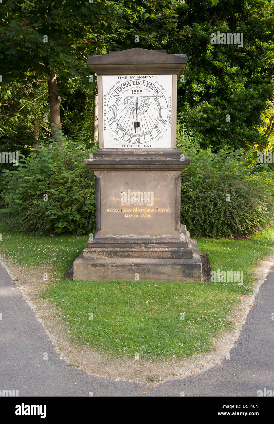Victorian sandstone sundial in Peoples Park halifax Stock Photo - Alamy