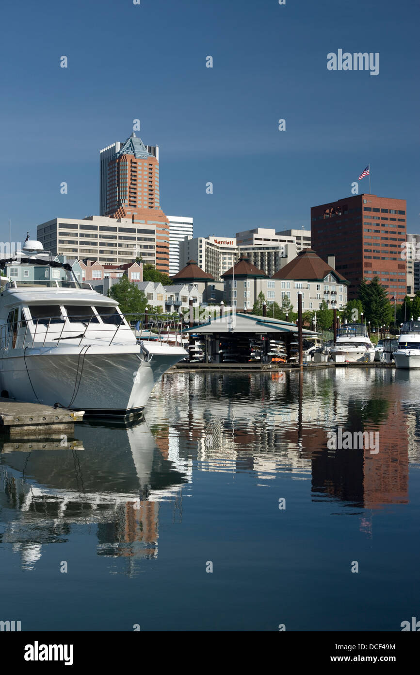 RIVER PLACE MARINA WILLAMETTE RIVER DOWNTOWN SKYLINE PORTLAND OREGON ...