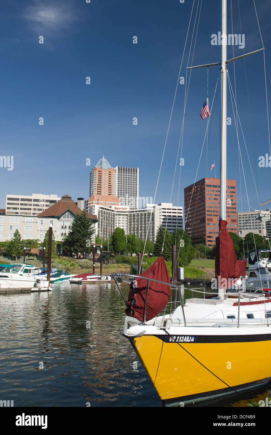 RIVER PLACE MARINA WILLAMETTE RIVER DOWNTOWN SKYLINE PORTLAND OREGON USA Stock Photo - Alamy