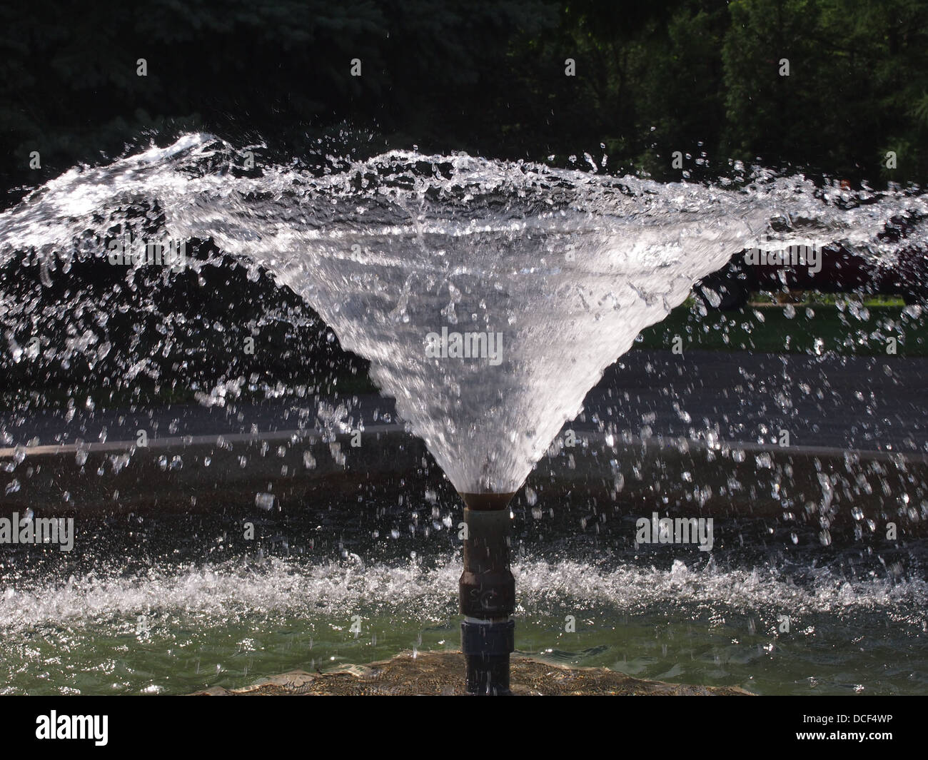 Water shooting up hi-res stock photography and images - Alamy