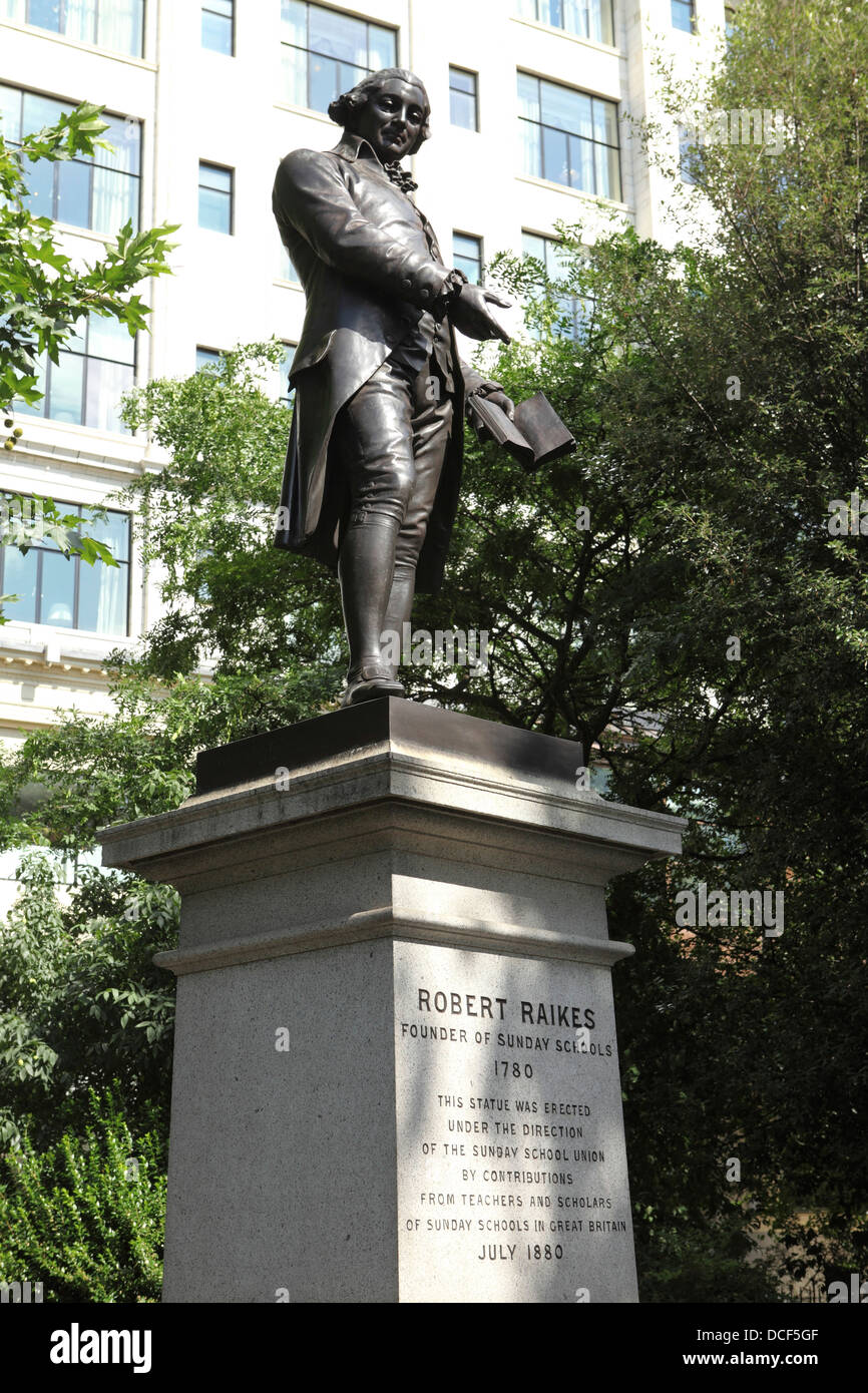 Statue of Robert Raikes in Victoria Embankment Gardens in London ...