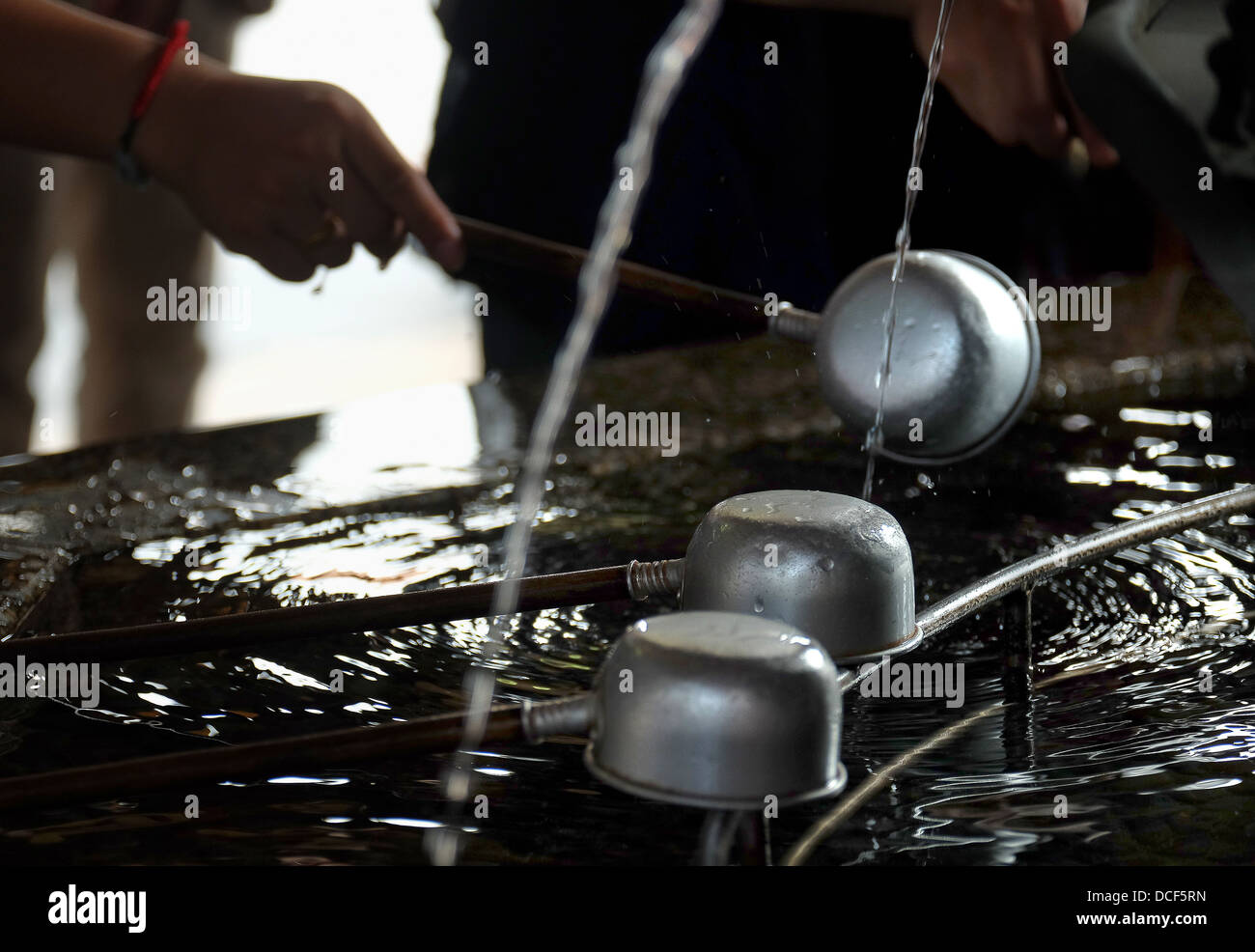 People washing hands in fountain in Senso-ji temple Stock Photo - Alamy