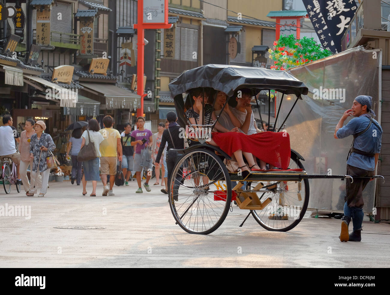 Jinrikisha runner/ tour guide dressed in traditional costume, Denpoin ...