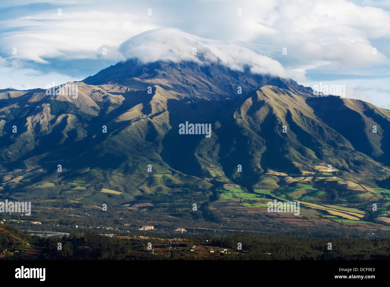 Cotacachi volcano hi-res stock photography and images - Alamy