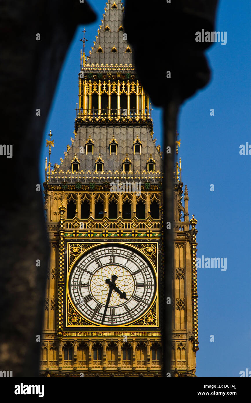 Big Ben clock tower viewed through Winston Churchill statue in ...