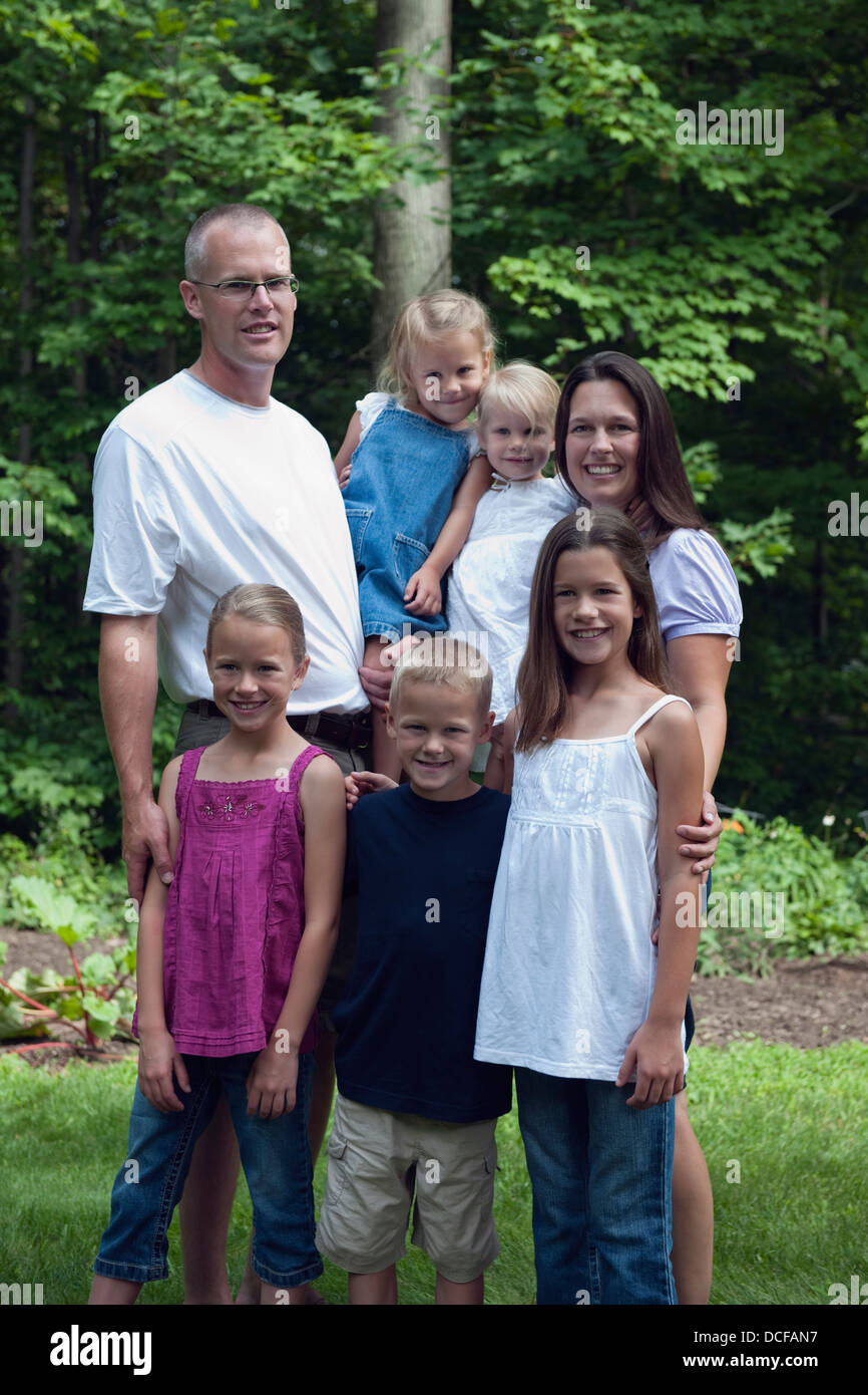 Family seven people portrait hi-res stock photography and images - Alamy