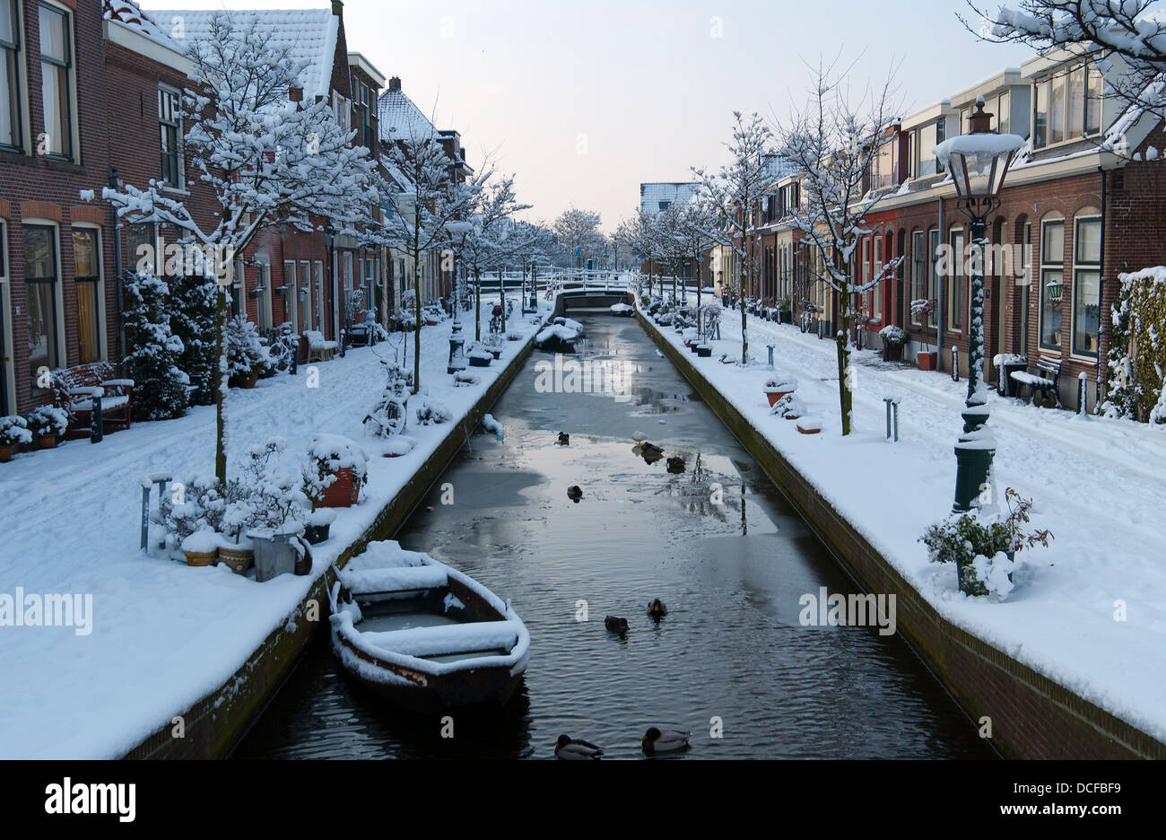 Leiden, city in the snow Stock Photo - Alamy