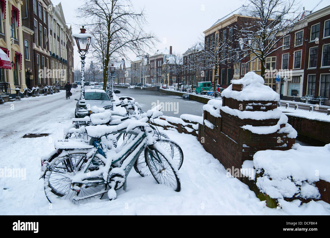 Leiden, city in the snow Stock Photo - Alamy