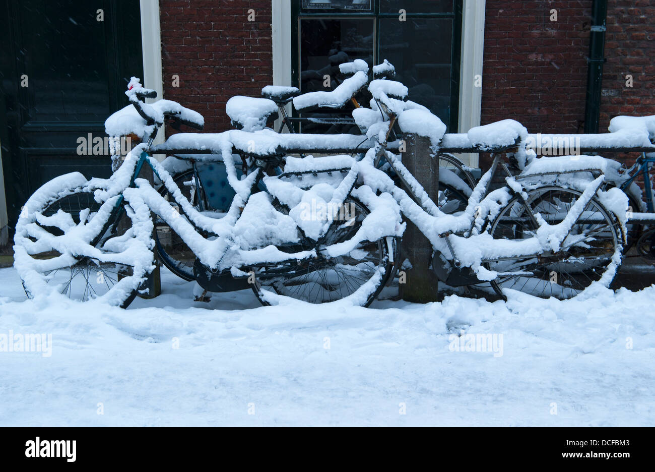 Bicycles in the snow in Leiden, Holland Stock Photo - Alamy