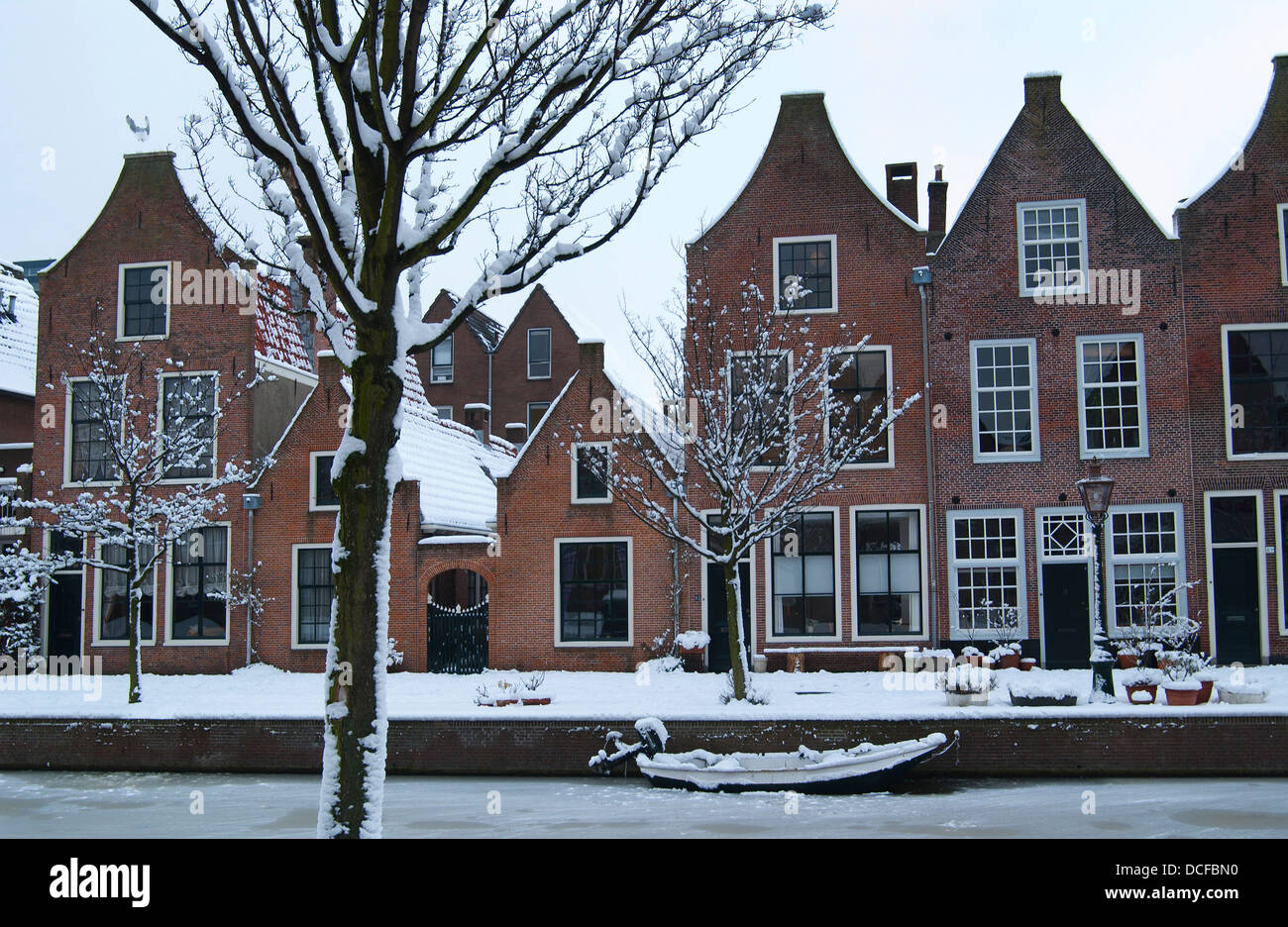 Leiden, city in the snow Stock Photo - Alamy