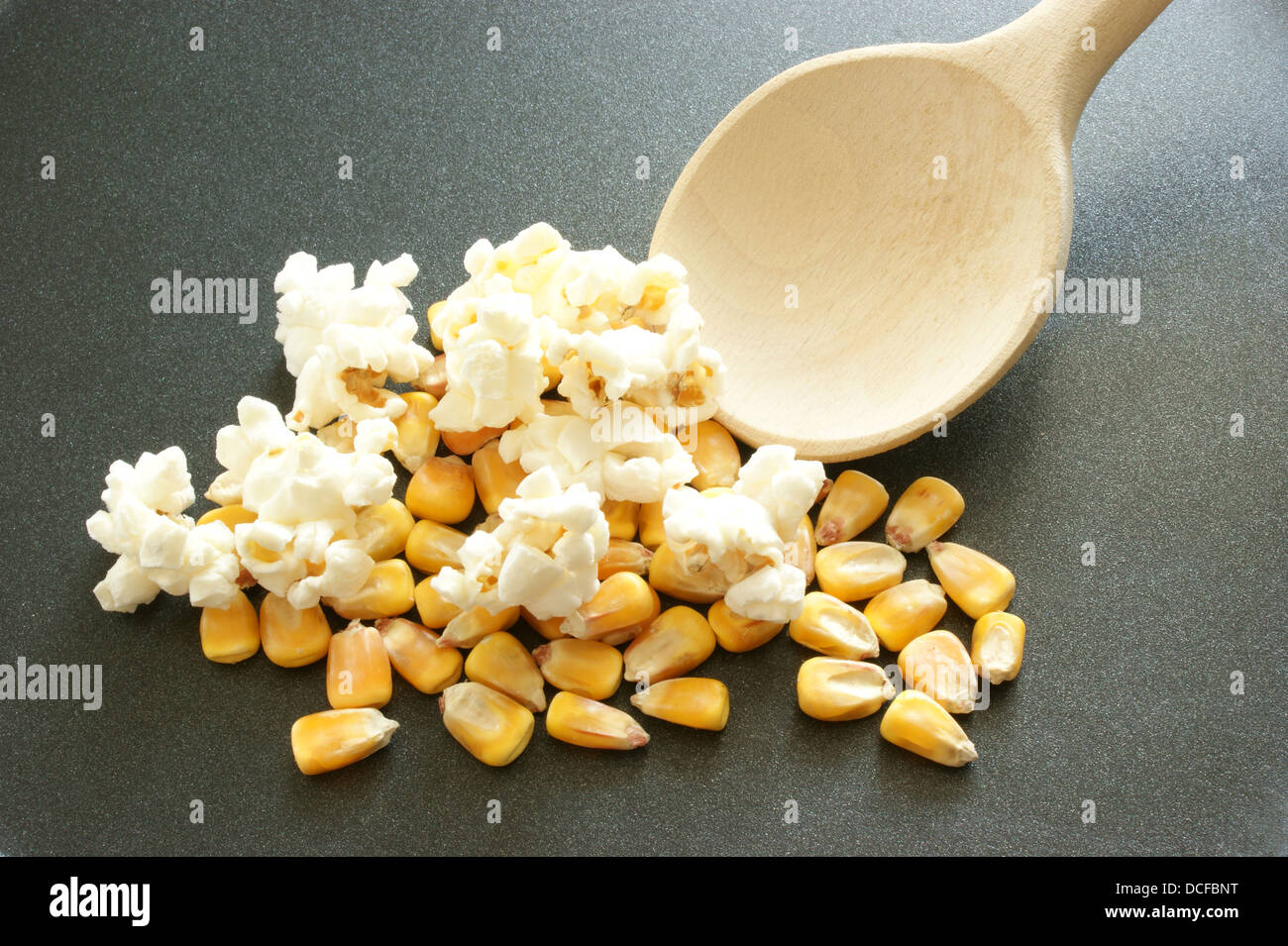 sweet corn in a pan to make fresh popcorn Stock Photo - Alamy