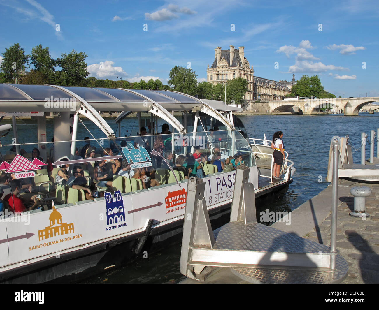 France paris batobus louvre hi-res stock photography and images - Alamy
