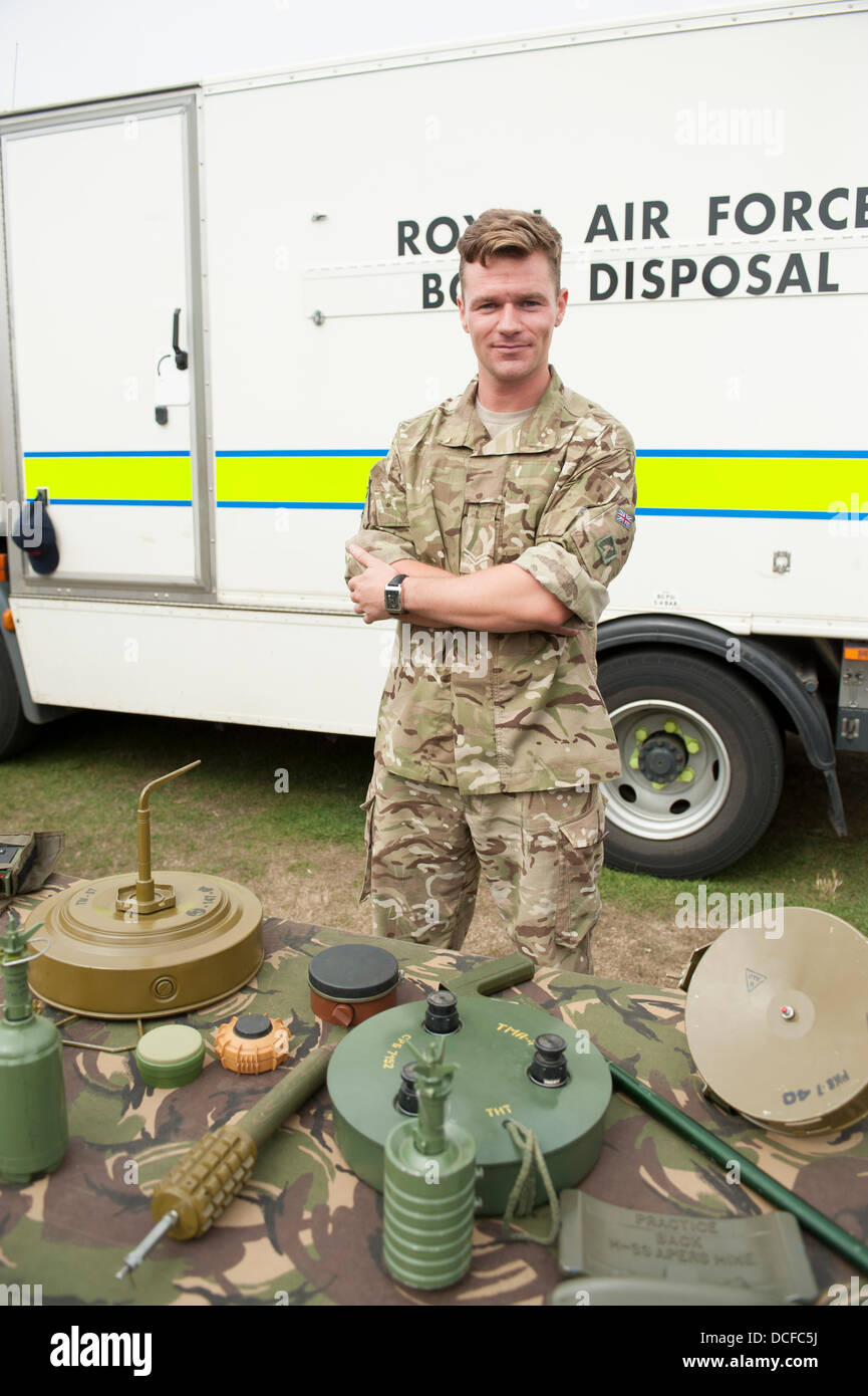 Bomb disposal team england hi-res stock photography and images - Alamy