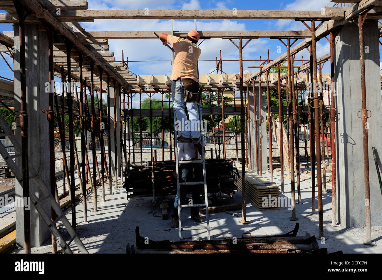 construction workers carpentry floor Stock Photo - Alamy
