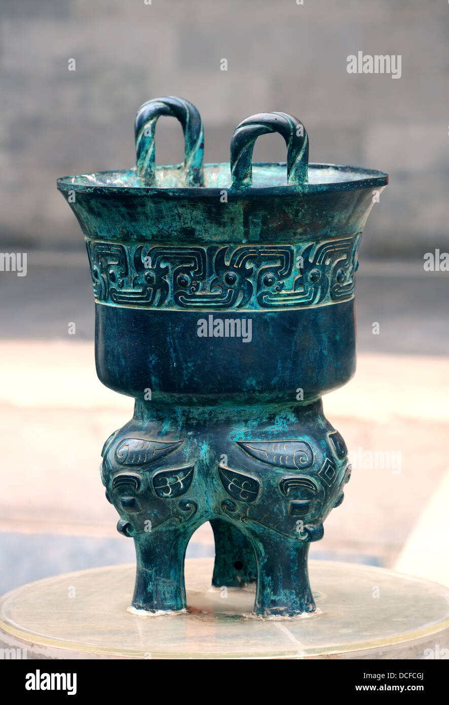 Bronze ancient container in Beihai Park in Beijing Stock Photo - Alamy