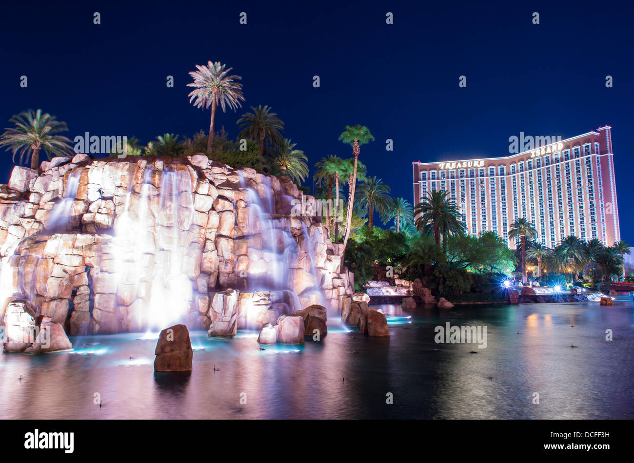 The Mirage Hotel artificial volcano in Las Vegas Stock Photo - Alamy