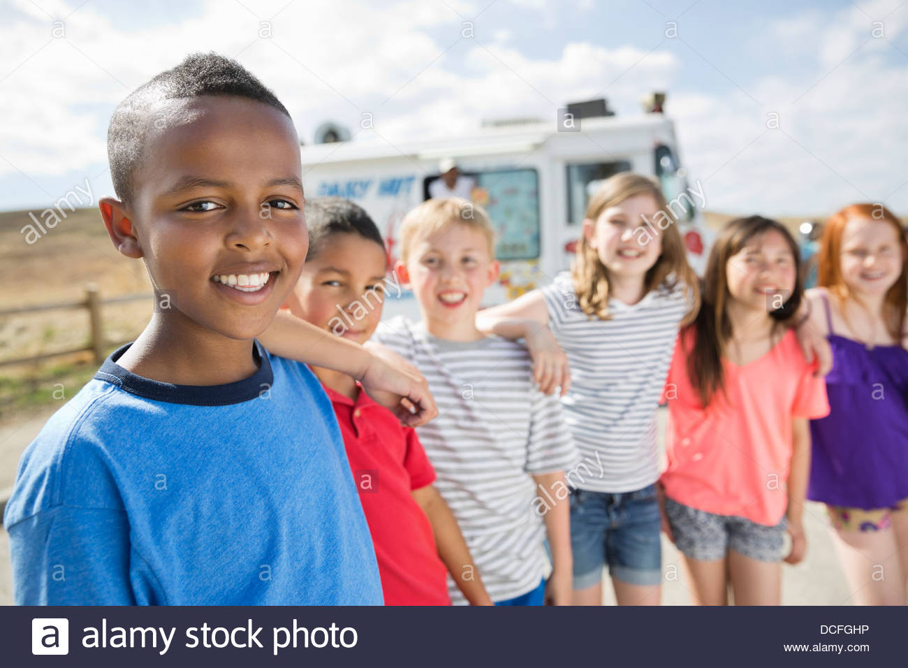 Kids standing hi-res stock photography and images - Alamy