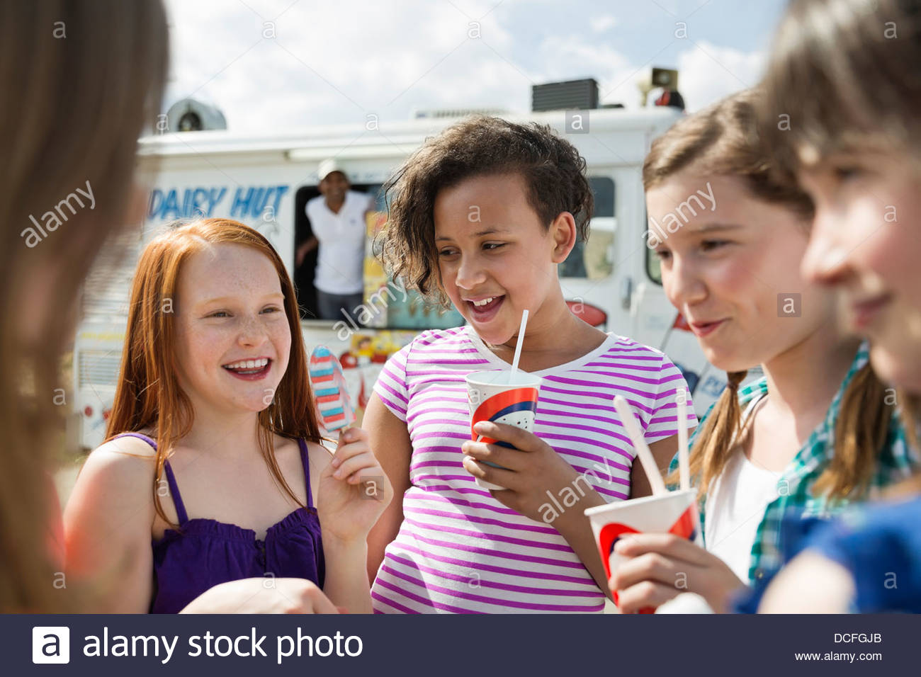 Group of kids eating ice cream outdoors hi-res stock photography and ...