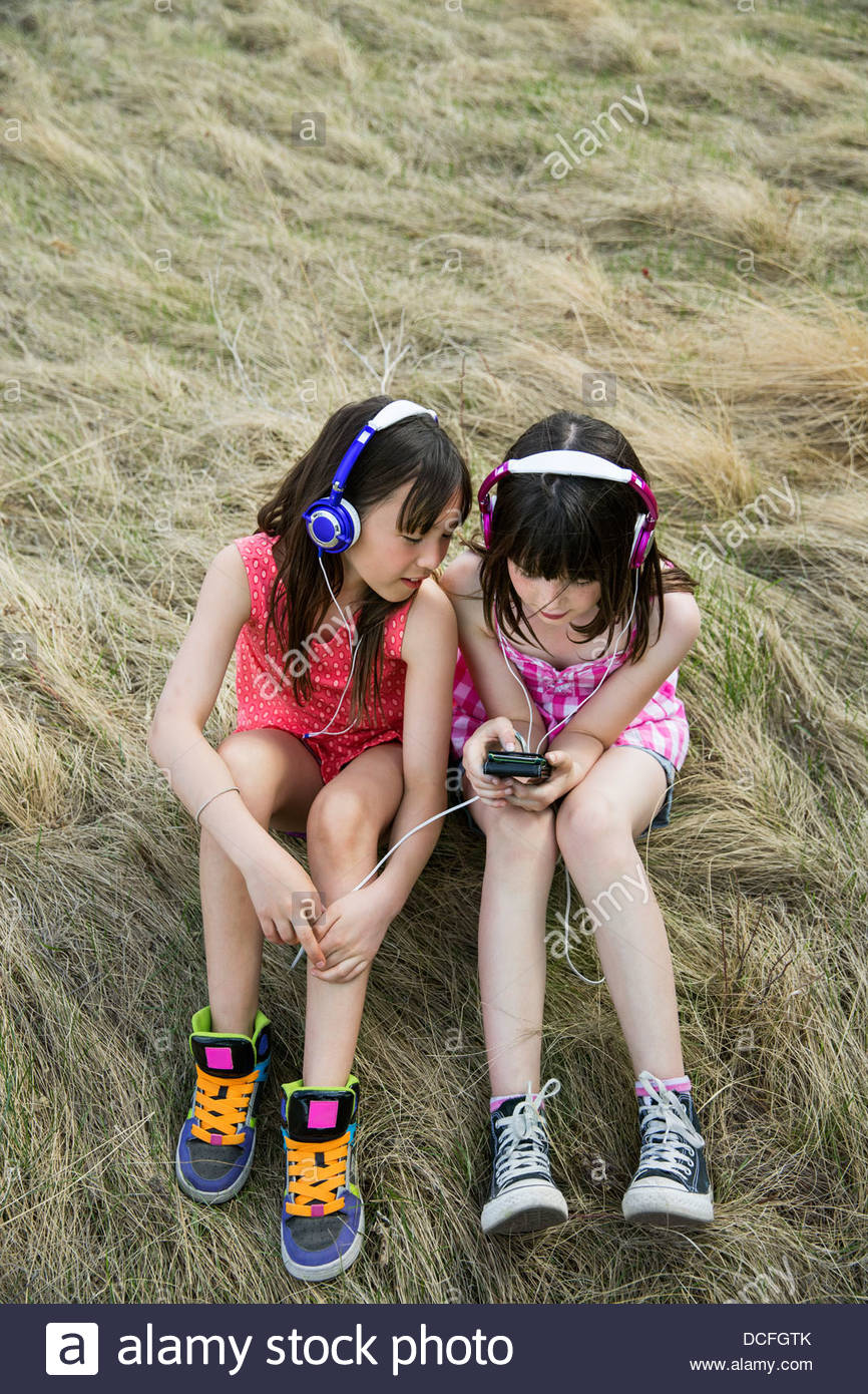 Two people sitting down outside hi-res stock photography and images - Alamy