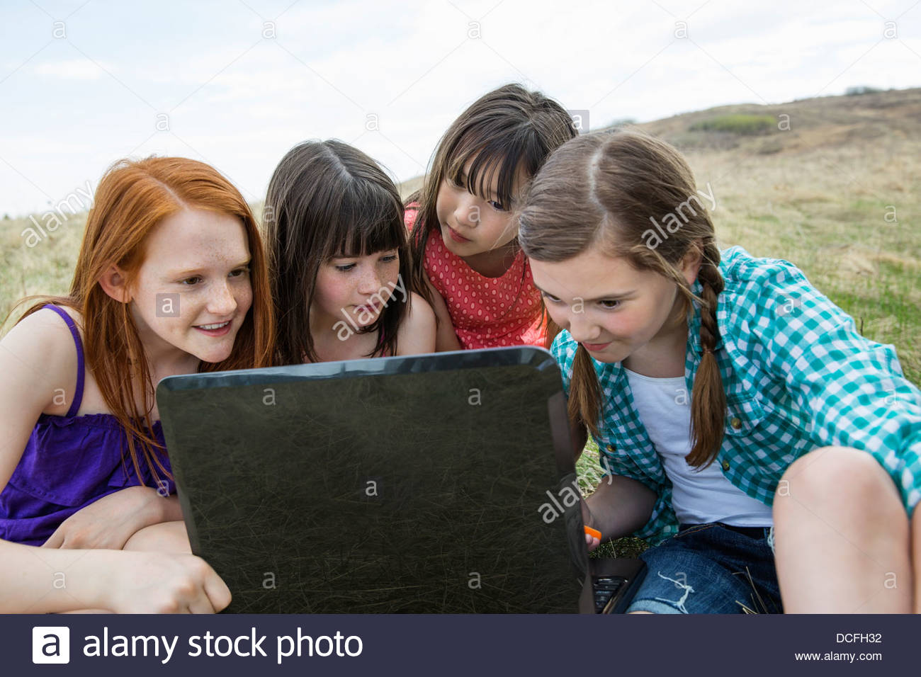Group school children 10 13 using hi-res stock photography and images ...
