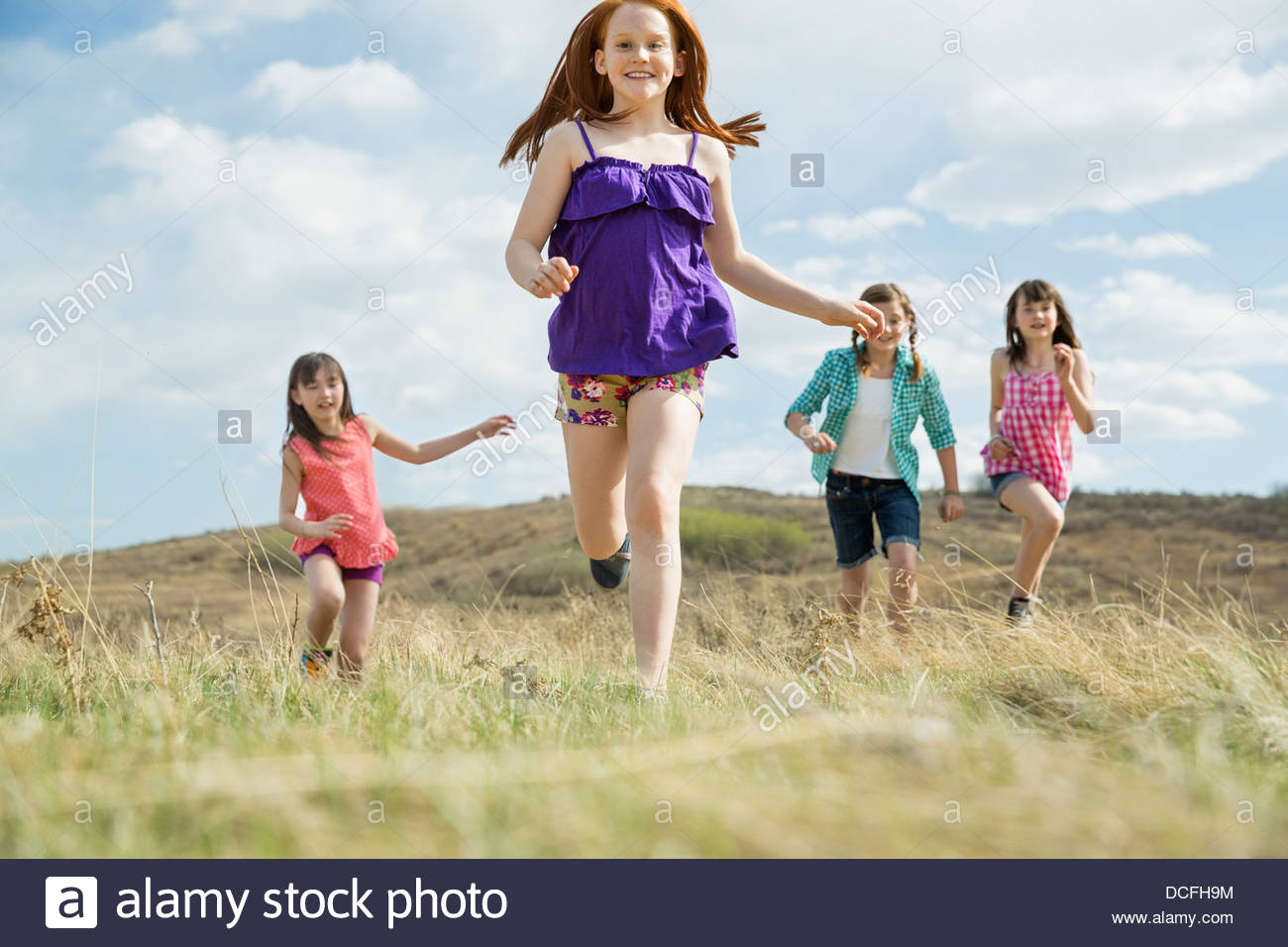 Running on field hi-res stock photography and images - Alamy
