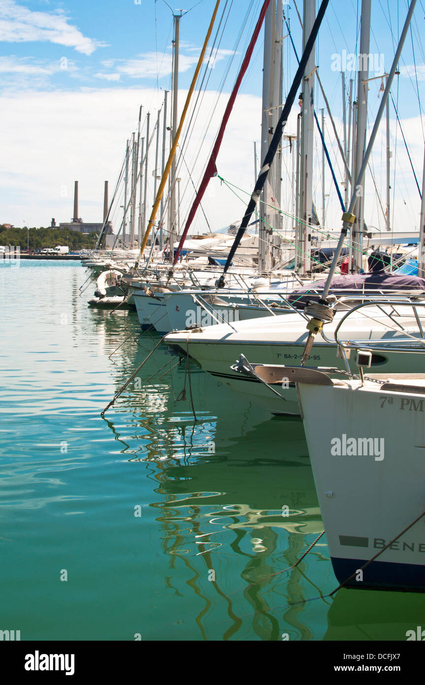 Yachts in a Spanish marina Stock Photo - Alamy
