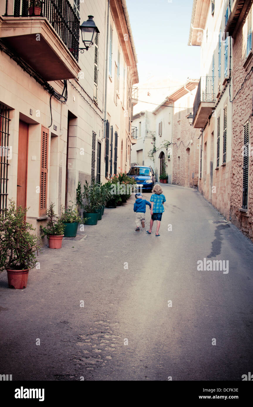 Children in a Spanish street Stock Photo - Alamy