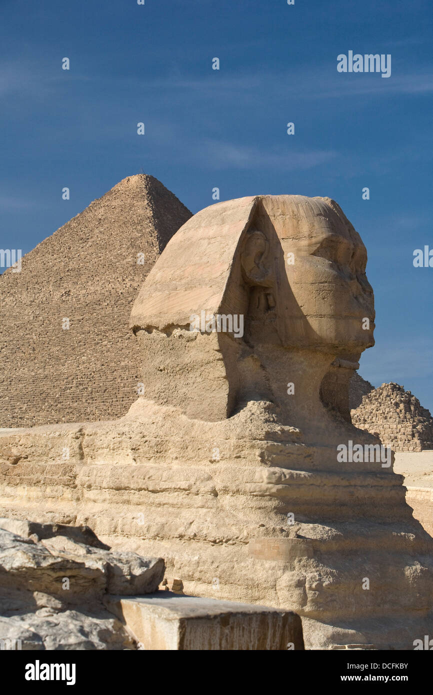 Sphinx and pyramid in background hi-res stock photography and images ...