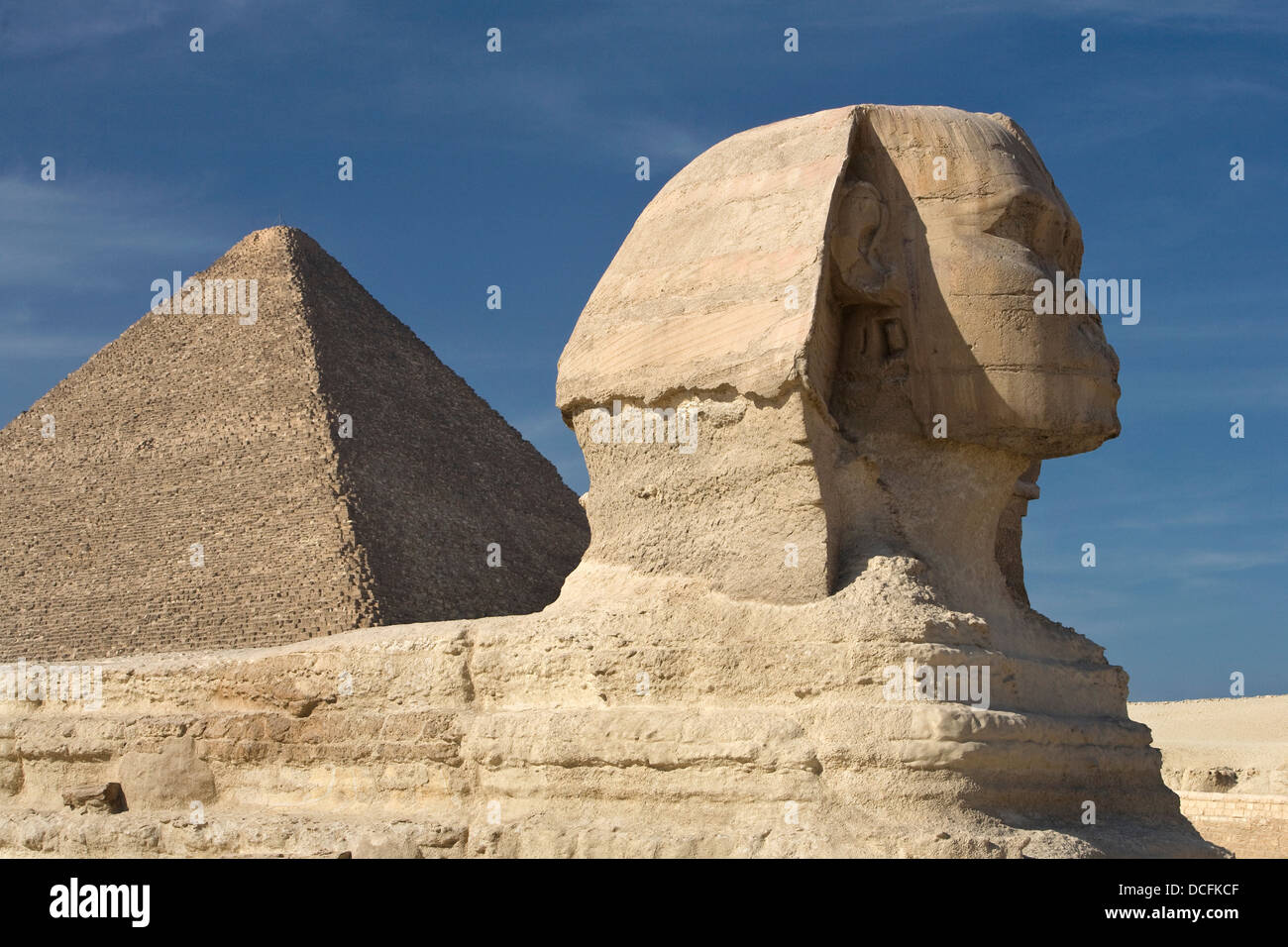 Sphinx and pyramid wonder hi-res stock photography and images - Alamy