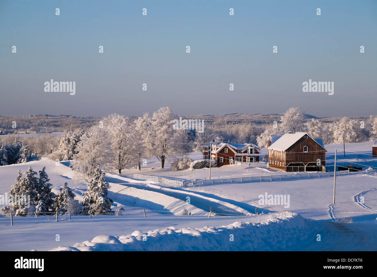 Barns quebec farms agriculture hi-res stock photography and images - Alamy