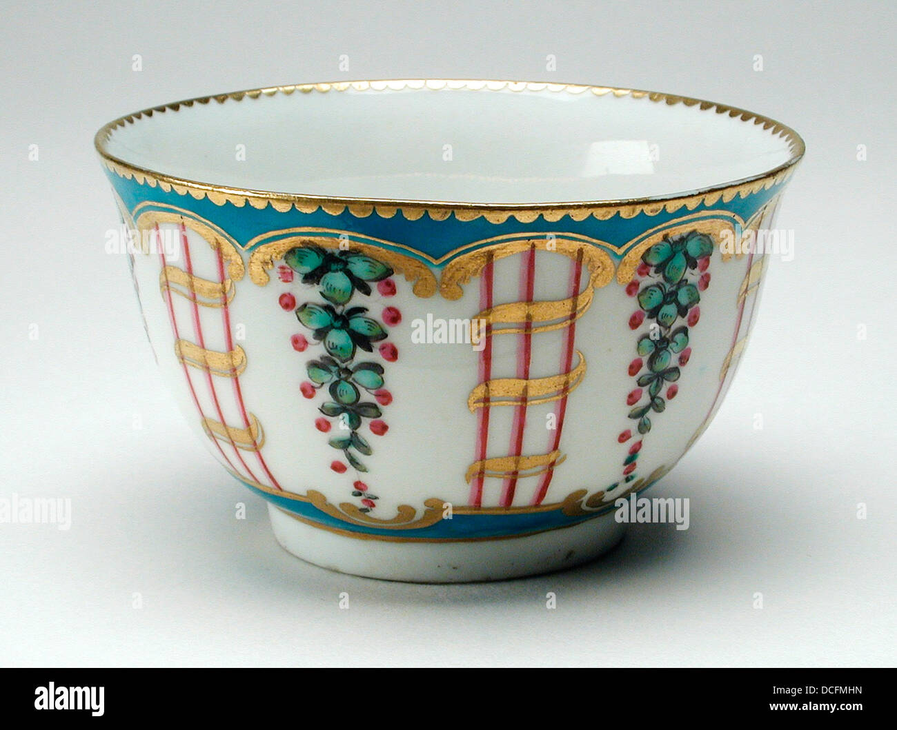 Pair of Tea Bowls and Saucers 55.100.6.1-.2 (1 of 4 Stock Photo - Alamy