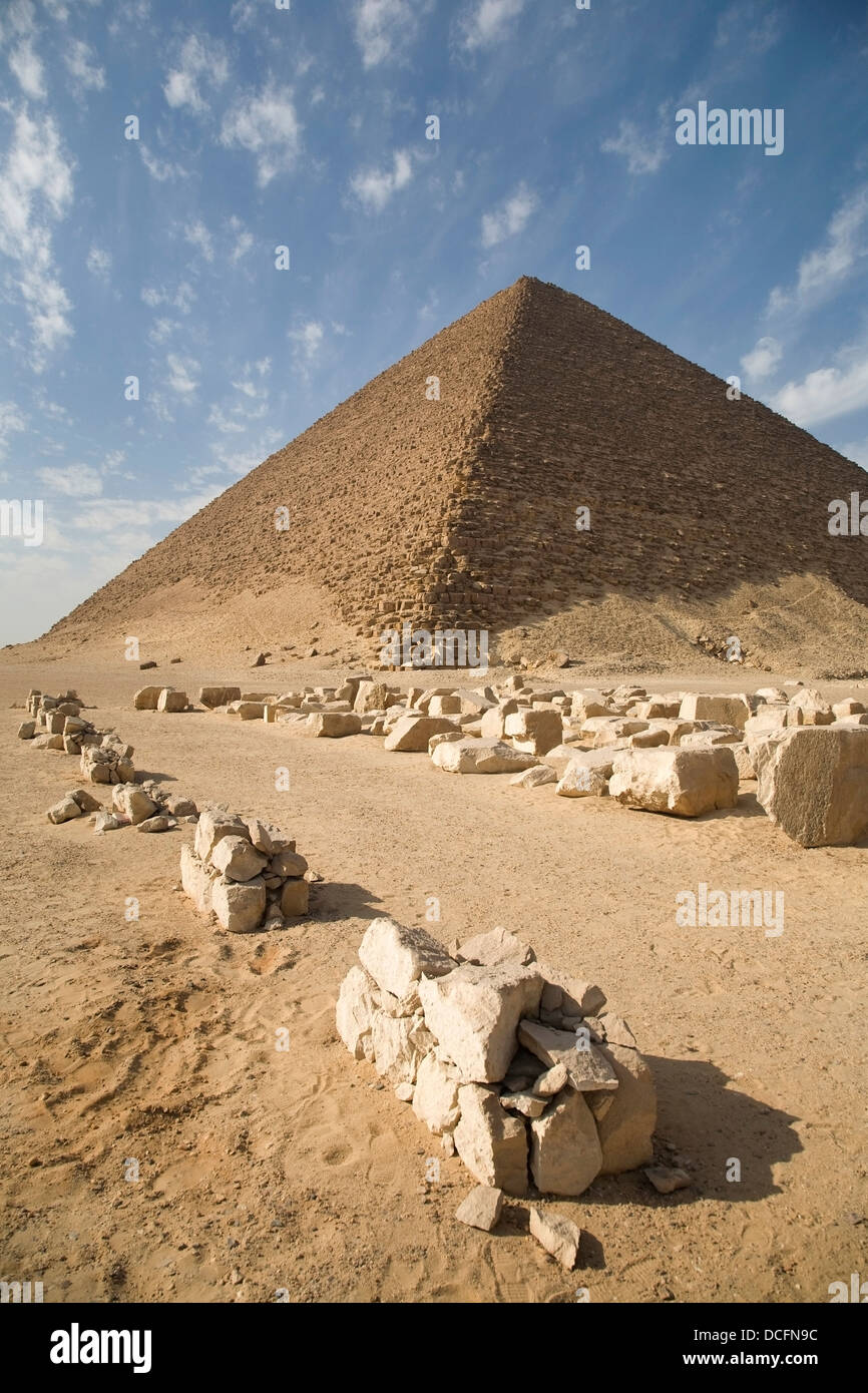 Pyramid In The Desert Stock Photo - Alamy
