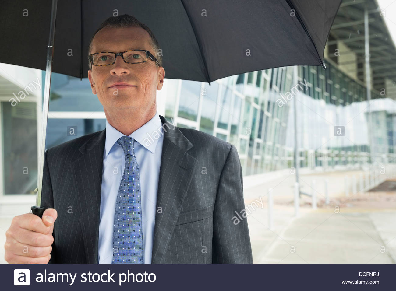 Corporate office exterior men hi-res stock photography and images - Alamy