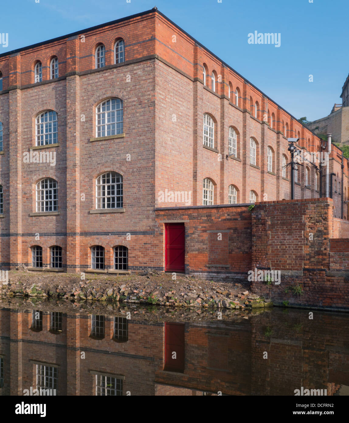 Reflection of building in water Stock Photo - Alamy