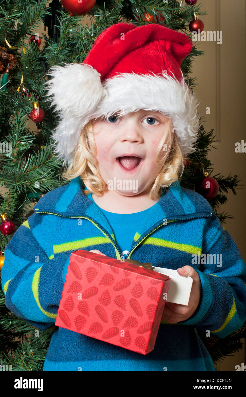Child xmas hi-res stock photography and images - Alamy