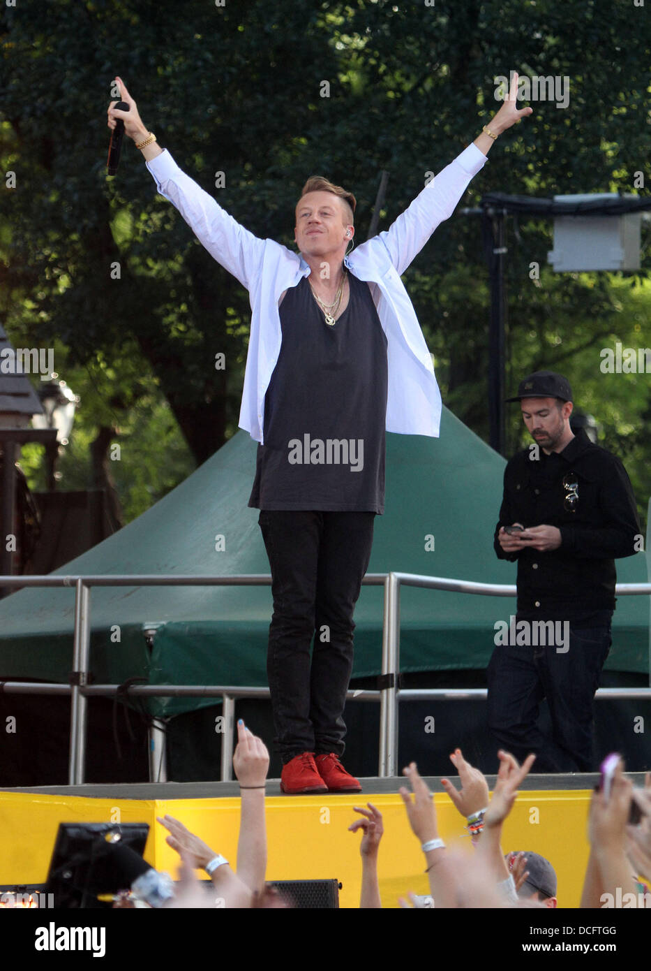 NY, NY, USA. 16th Aug, 2013. Rapper MACKLEMORE (born BEN HAGGERTY ...