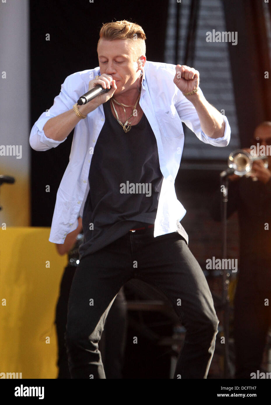 NY, NY, USA. 16th Aug, 2013. Rapper MACKLEMORE (born BEN HAGGERTY ...