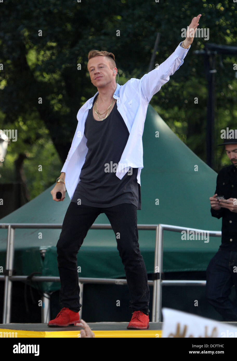 NY, NY, USA. 16th Aug, 2013. Rapper MACKLEMORE (born BEN HAGGERTY ...
