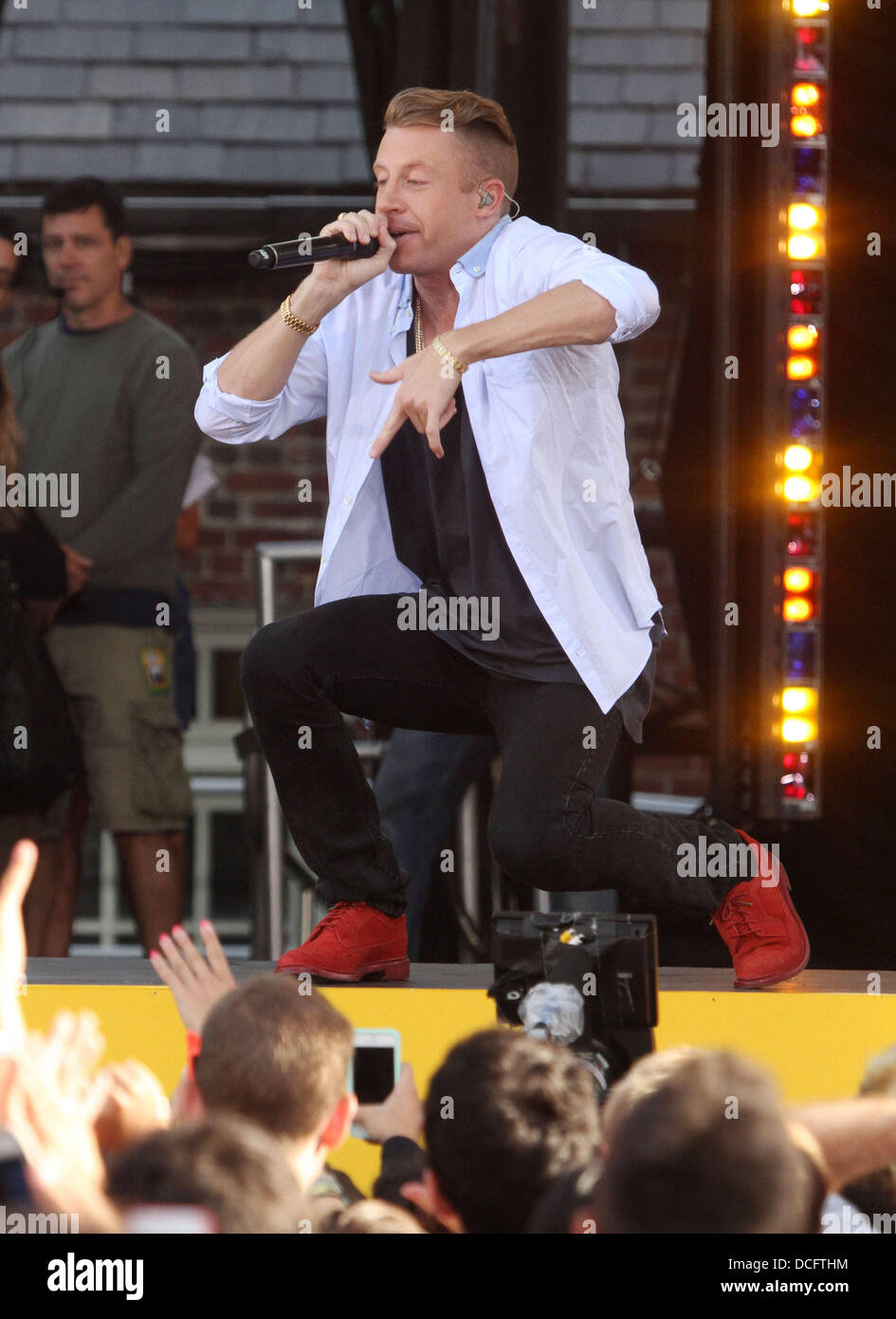 NY, NY, USA. 16th Aug, 2013. Rapper MACKLEMORE (born BEN HAGGERTY ...